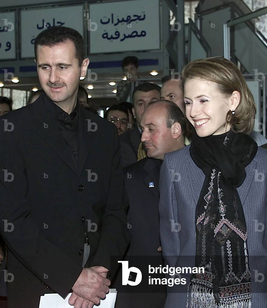 Image of SYRIAN PRESIDENT BASHAR AL-ASSAD AND HIS WIFE ASMA LOOK AT