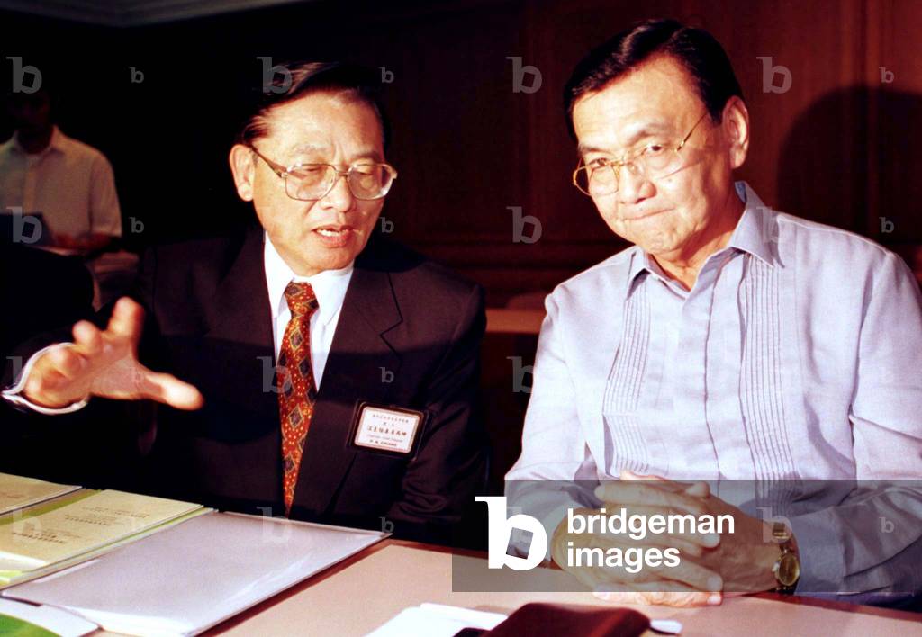 Image of PHILIPPINE SECRETARY OF TRADE AND INDUSTRY CESAR BAUTISTA ...