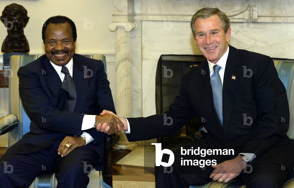 Image of President George W. Bush meets President Paul Biya of Cameroon