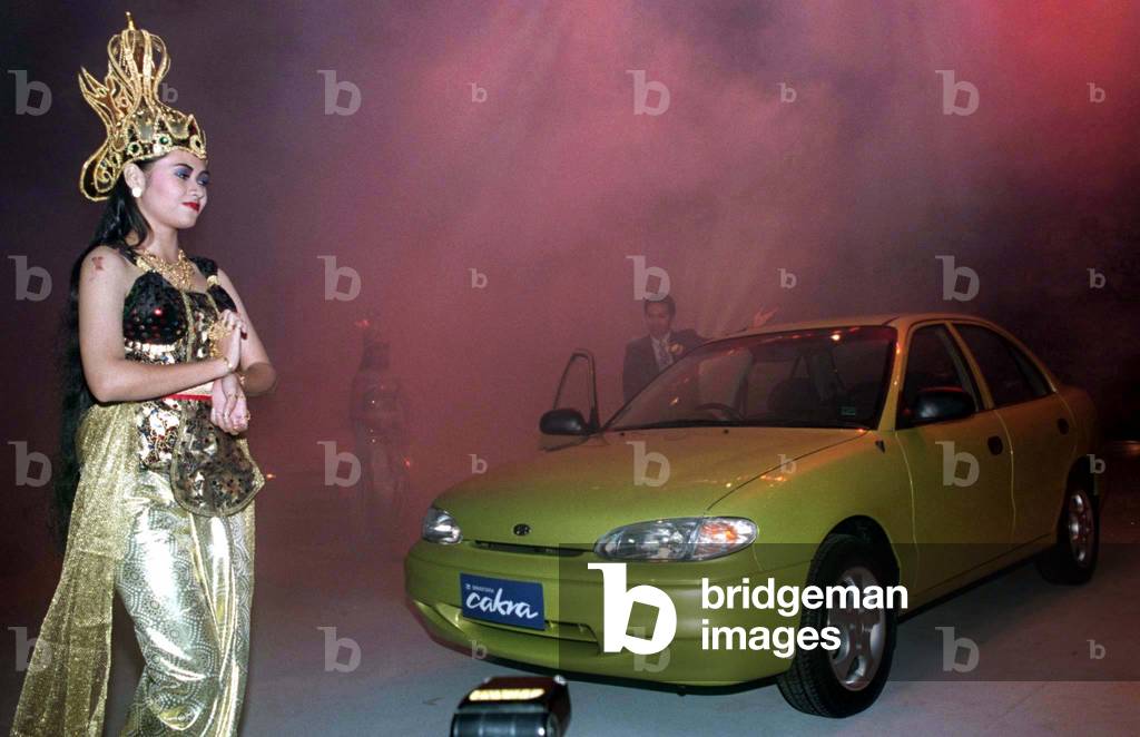 Image of An Indonesian maiden unveils the new Binmantara automobile ...