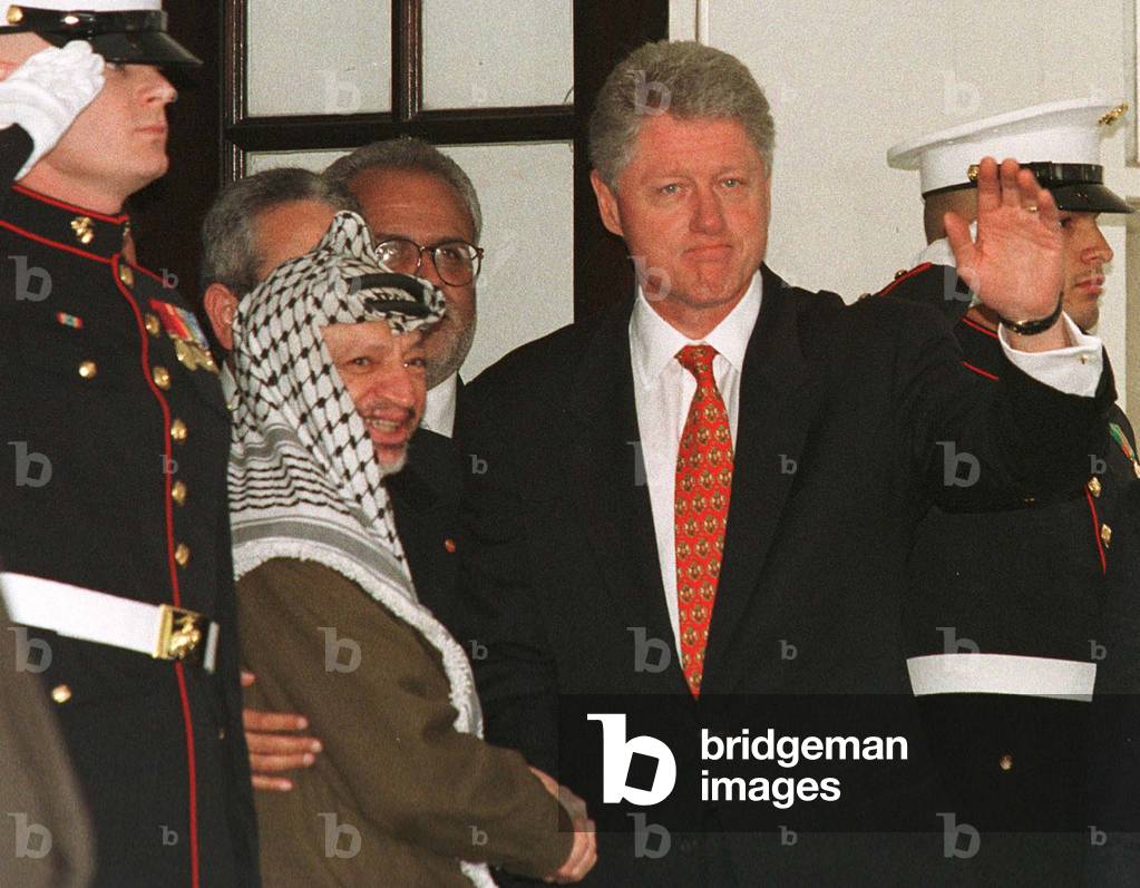 Image of PRESIDENT CLINTON SAYS GOODBYE TO YASSER ARAFAT AT WHITE HOUSE,