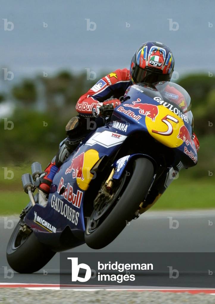 Image of AUSTRALIA'S MCCOY LIFTS THE WHEEL OF HIS 500CC YAMAHA DURING