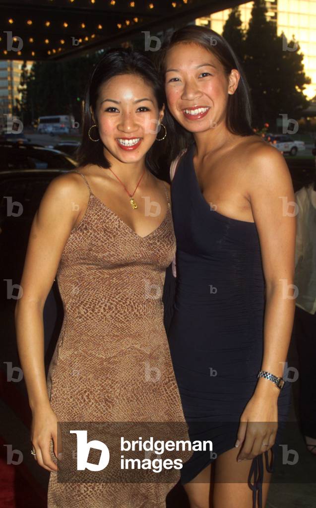 Image of U.S. Olympic figure skater Michelle Kwan (L) and her sister