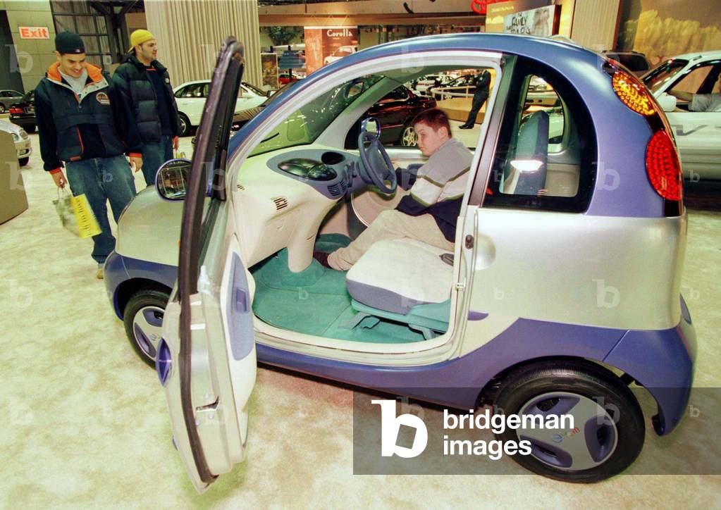 Image of The Toyota experimental ECOM, a small electric car, is inspected