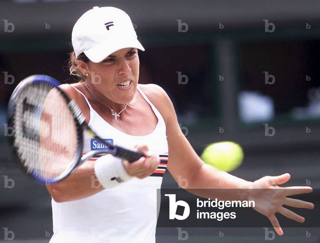 Image of JENNIFER CAPRIATI RETURNS TO JUSTINE HENIN DURING THEIR WOMEN ...