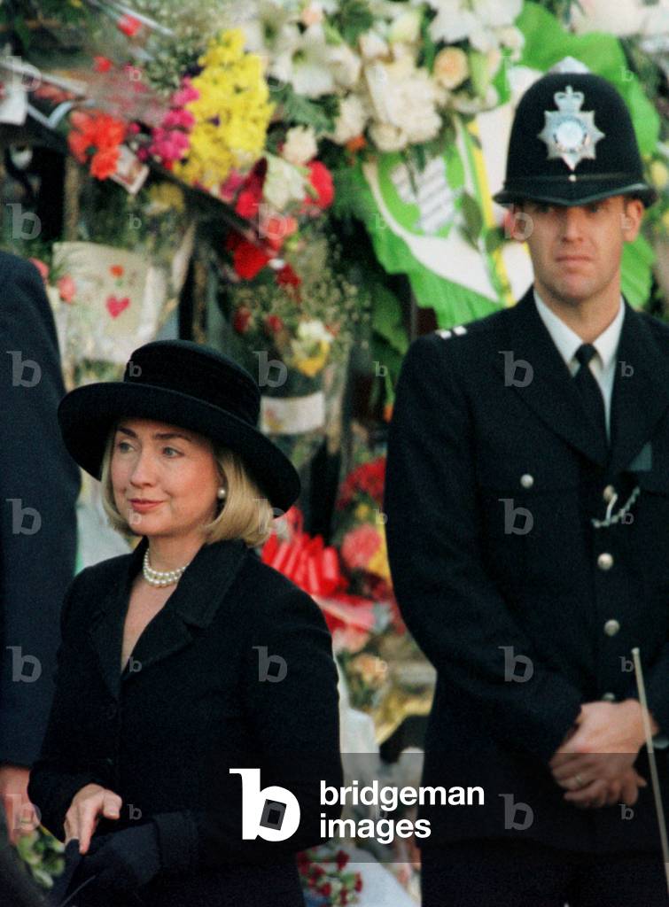 Image of U.S. first lady Hillary Clinton arrives at Westminster Abbey for