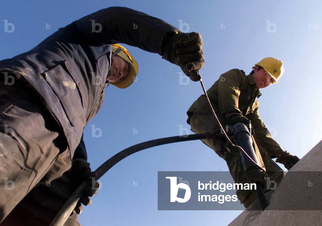 Image of CHINESE CONSTRUCTION WORKERS BUILD A NEW ROAD IN BEIJING, 2000 ...