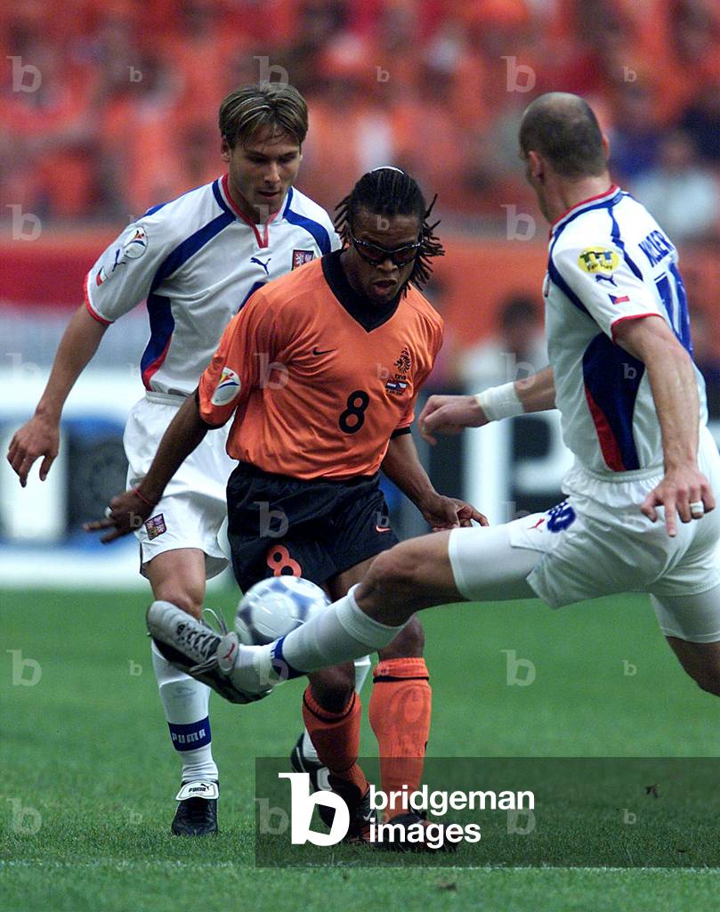 Image of DUTCH PLAYER EDGAR DAVIDS CONTROLS BALL IN EUROPEAN ...