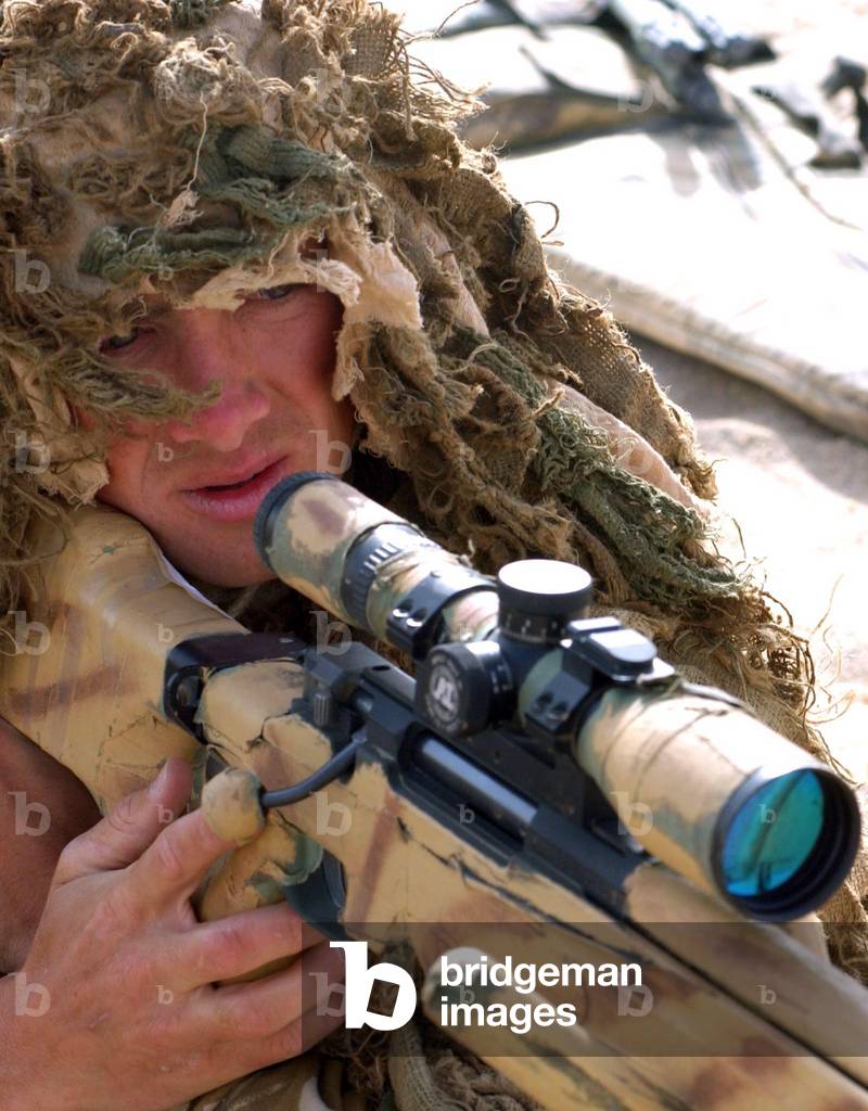Image of BRITISH SNIPER COMMANDOS TRAIN IN KUWAIT DESERT, 2003-03-10 ...
