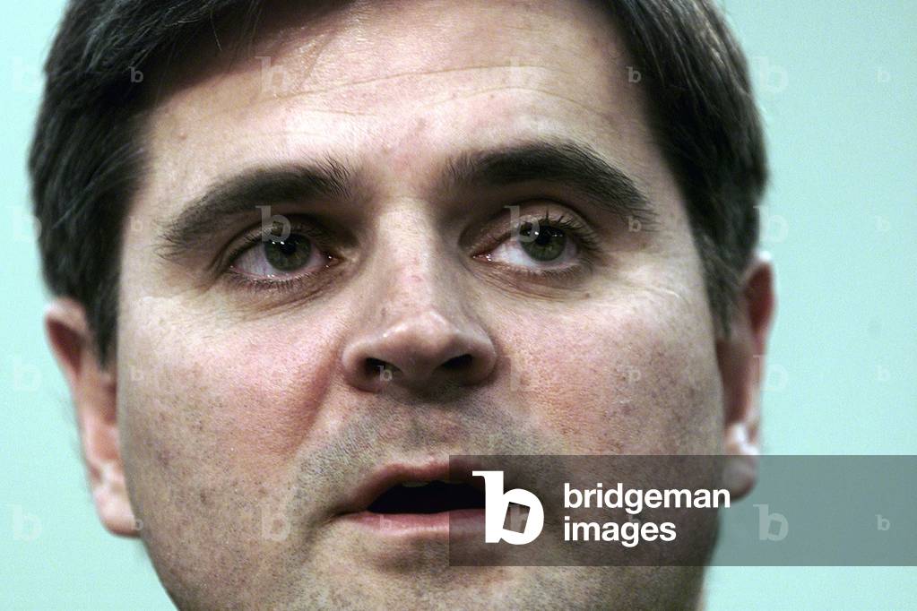 Image of AOL CEO STEVE CASE SPEAKS ON CAPITAL HILL, 2000-09-27 (photo)
