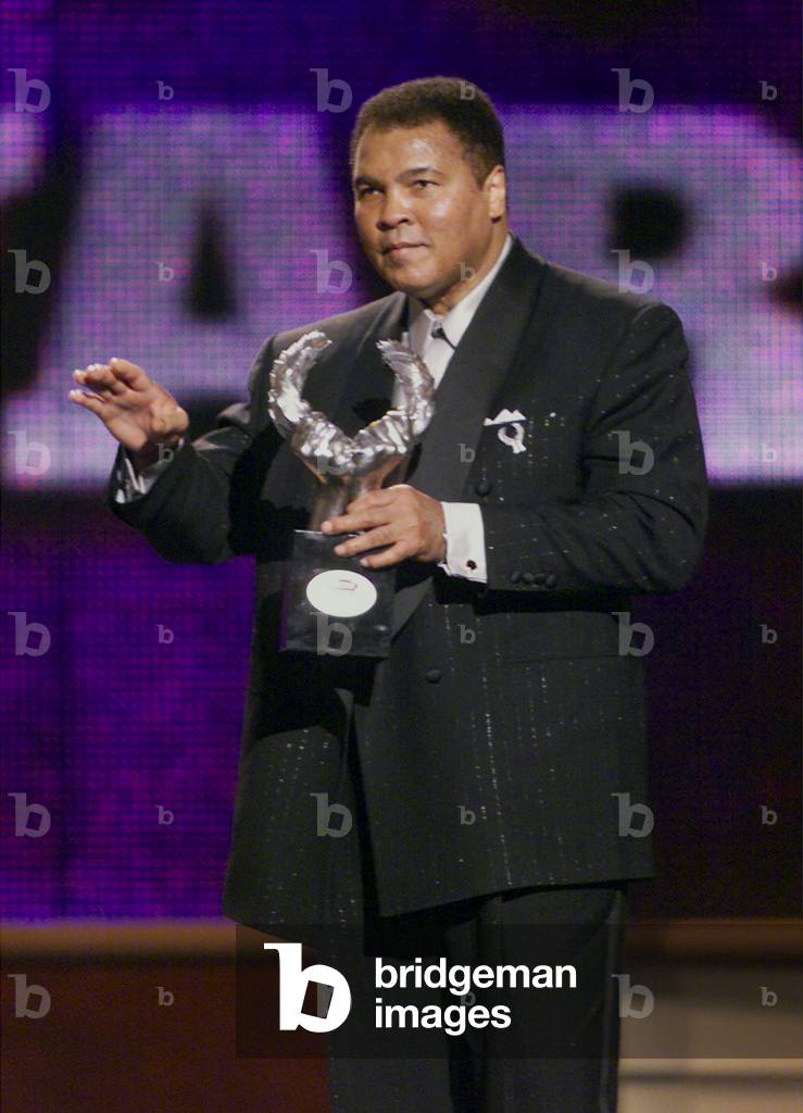 Image of MUHAMMAD ALI WINS SPORTS ILLUSTRATED ATHLETE OF CENTURY AWARD ...