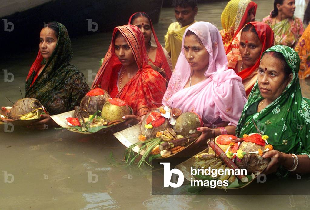 Image of HINDU WOMEN WORSHIPS THE SUN GOD ON CHHAT PUJA ON