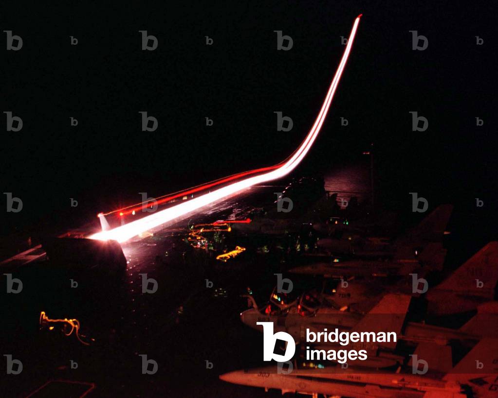 Image of F-14 TOMCAT FIGHTER PLANE CATAPULTS FROM THE NIMITZ, 1997-11 ...
