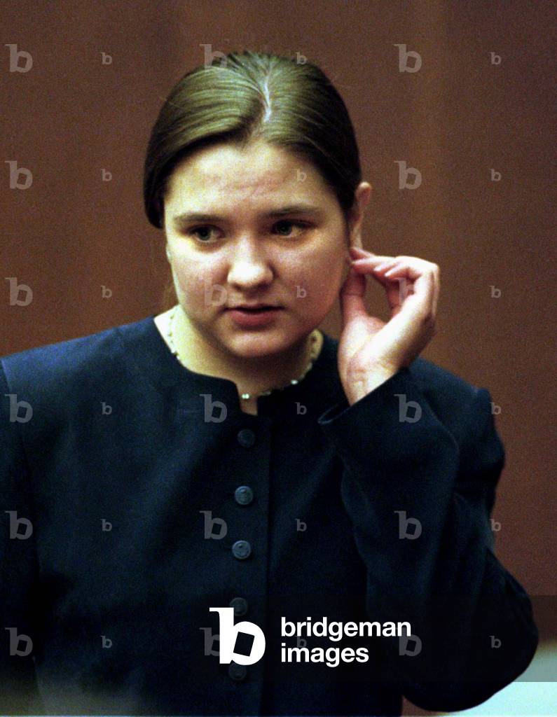 Image of WOODWARD STANDS DURING BREAK IN MURDER TRIAL, 1997-10-10 (photo)