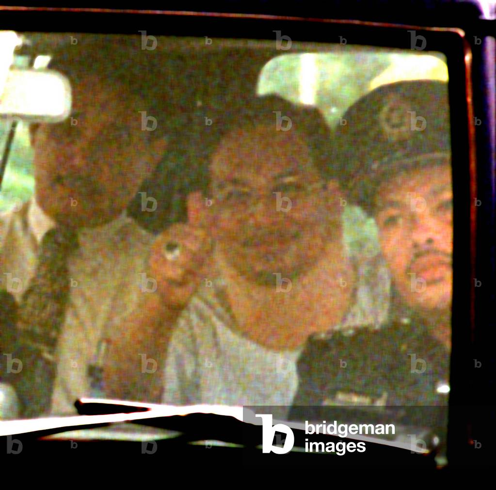 Image of SACKED MALAYSIAN MINISTER ANWAR IBRAHIM SHOWS THE THUMBS-UP ...
