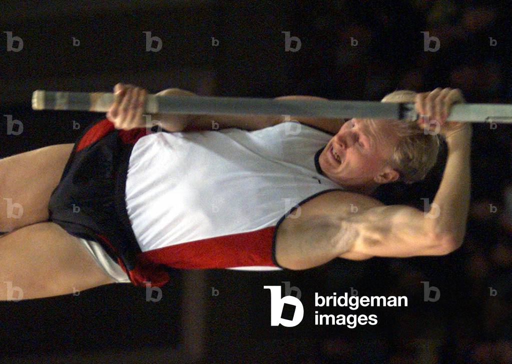 Image of MAXIM TARASOV OF RUSSIA CLEARS 6 METERS, 1999-02-05 (photo)