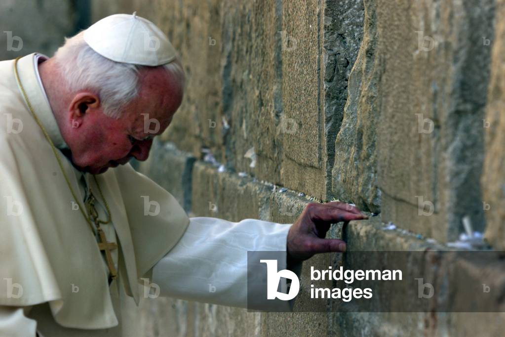Image of POPE JOHN PAUL II PRAYS AT WESTERN WALL IN JERUSALEM,