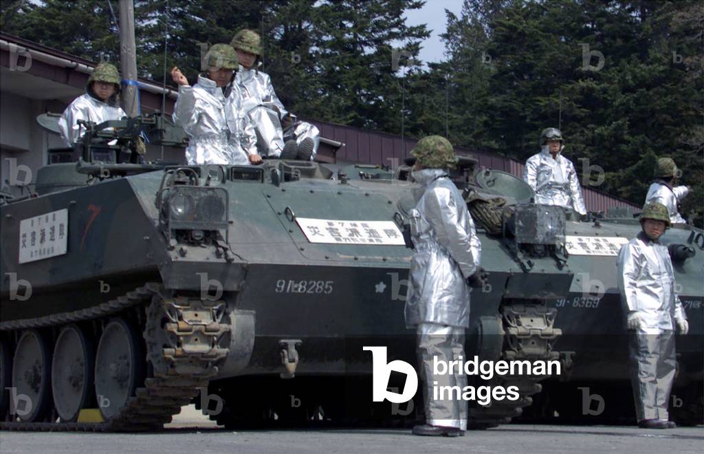 Image of JAPANESE MILITARY PERSONNEL STAND BY IN SOBETSU NEAR MOUNT UZU
