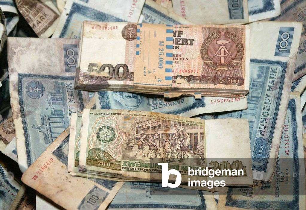Image of EAST GERMAN CASH NOTES ARE BURIED IN TUNNEL COMPLEX IN