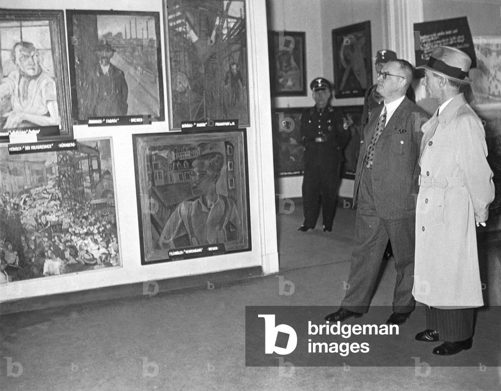 Image of Joseph Goebbels at the opening of the 'Degenerate Art' exhibition