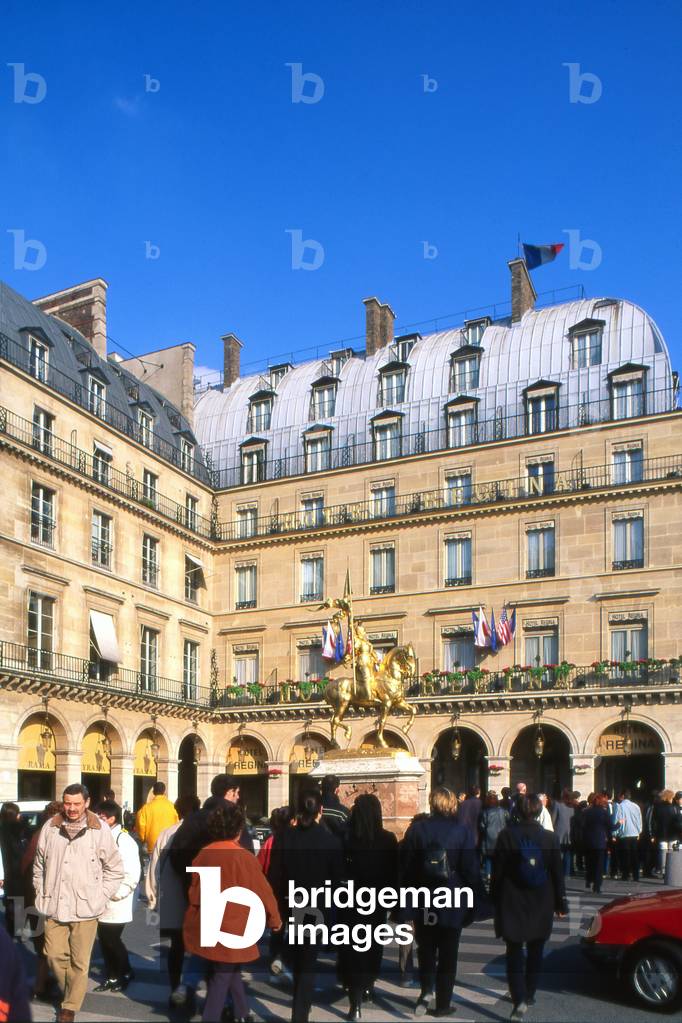 Image of Place des Pyramides in Paris.
