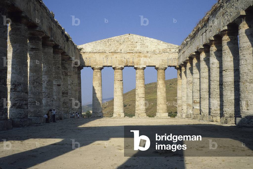 Image of Doric Temple in Segeste in Sicily (Italy).