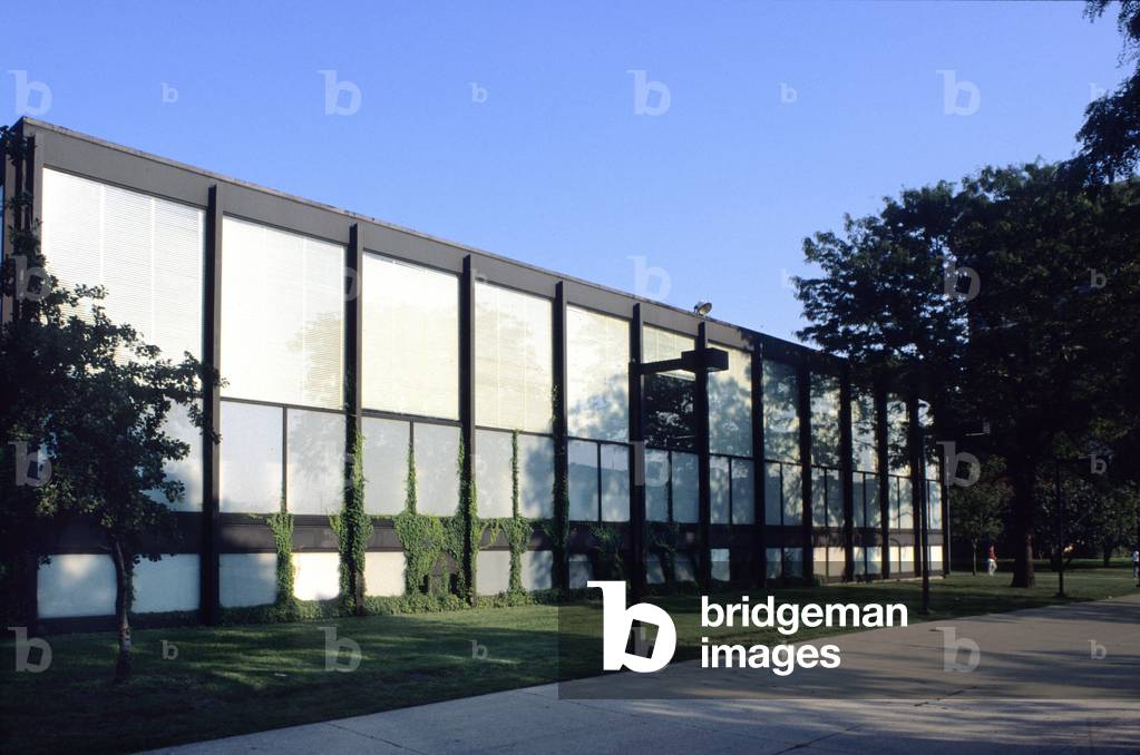 Image of Crown Hall of the Illinois Institute of Technology in Chicago ...