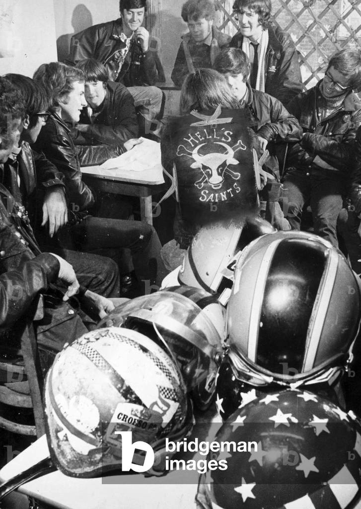 Image of La bande de motards des Hells Saints rassemblee autour de