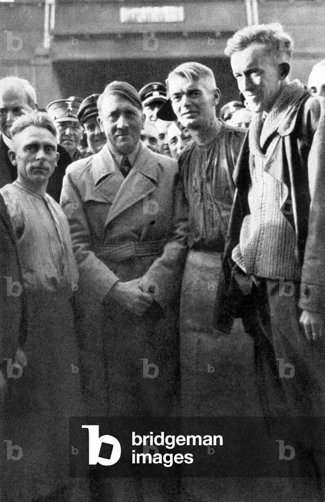 Image of Germany : Adolf Hitler meets a group of Siemen's workers
