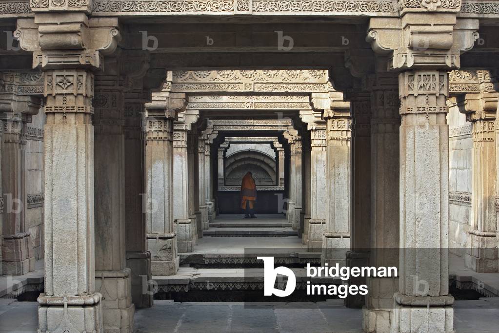Image of India, Gujarat, Adalaj, Adalaj Vav (Adalaj Step Well), columns and