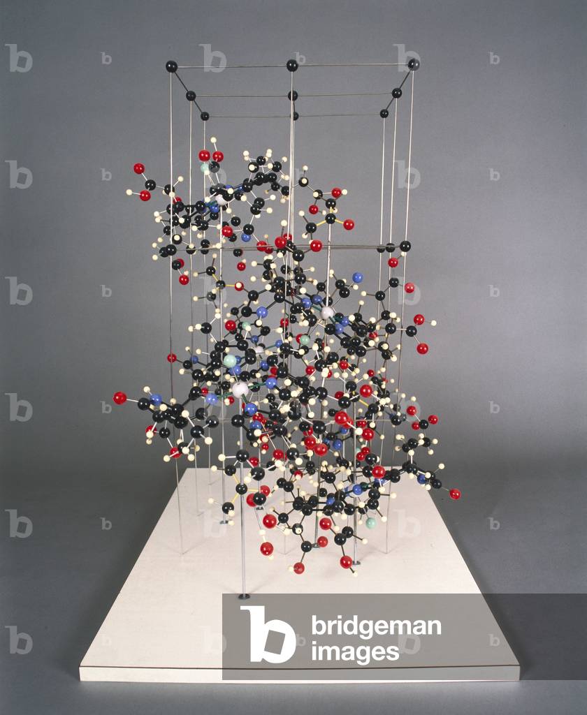 Image of Atoms, Elements & Molecules, Models Vitamin B12 crystal ...