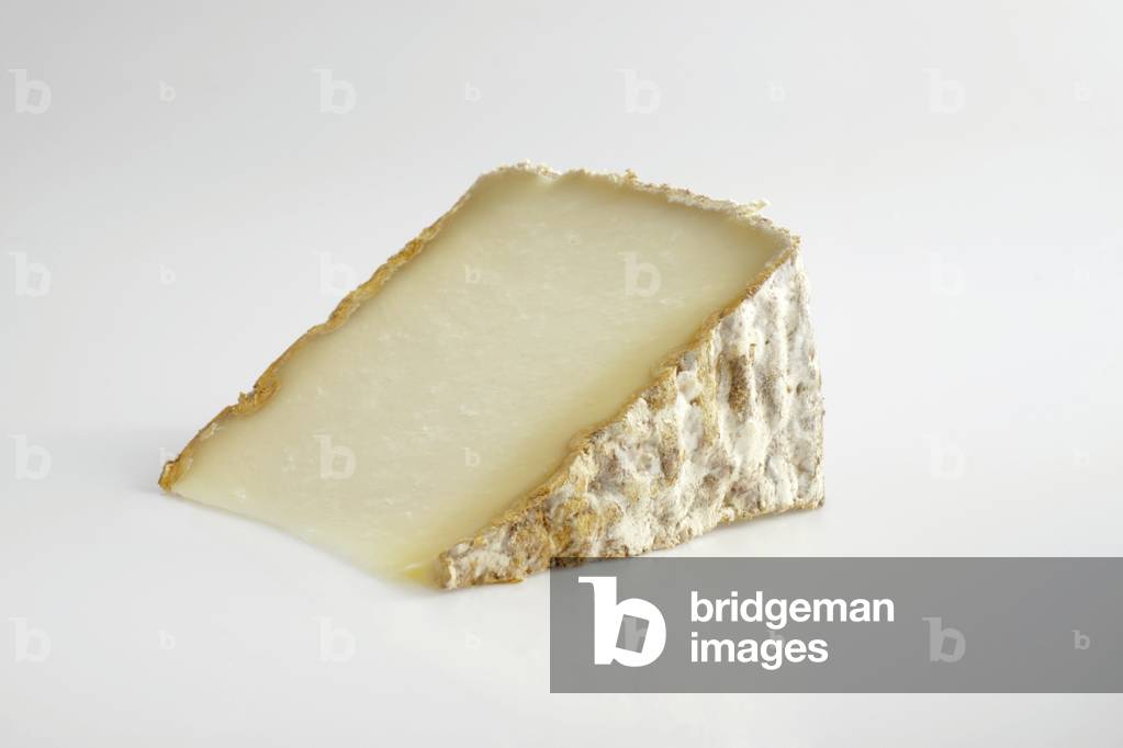 Image of Slice of French Tomme de Brebis Corse eweÍs milk cheese
