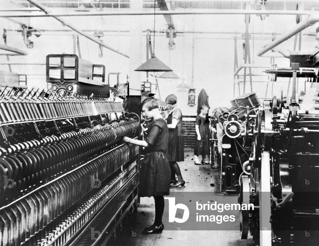 Image of United Kingdom : Mill Girls at their Machines. Halifax, c1926