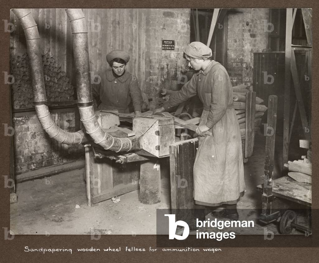 Image of Sandpapering wooden wheel felloes for ammunition wagon', 1915-1918