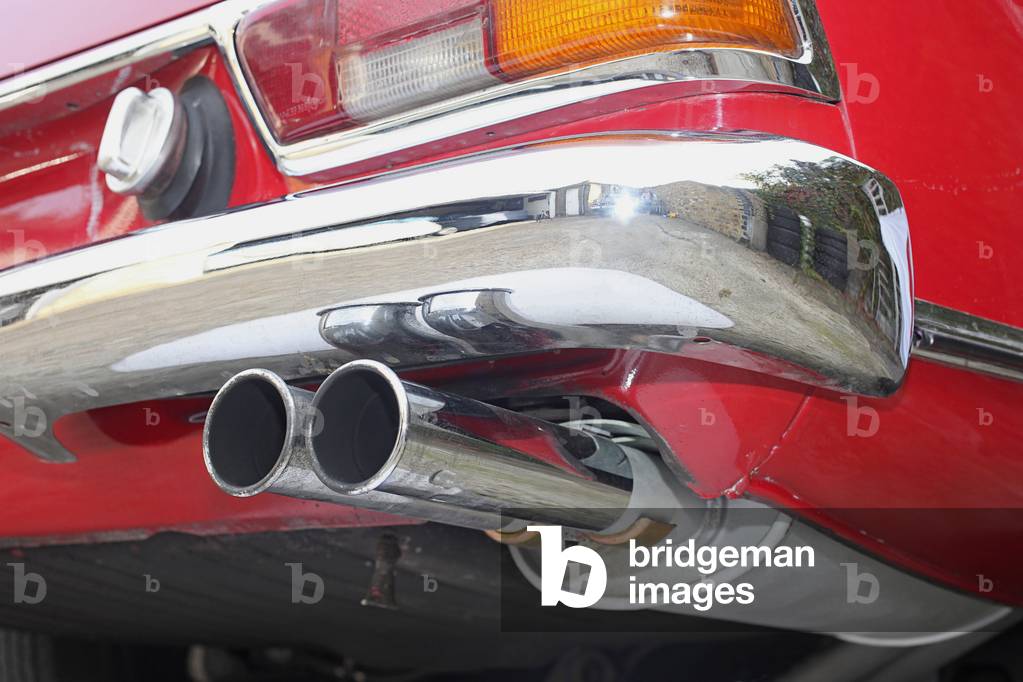 Image of Mercedes-Benz 280SL - dual exhaust pipes and silver bumper ...