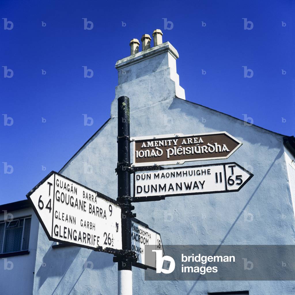 Image of Bilingual road signs, Inchigeelagh, County Cork, Ireland (photo)