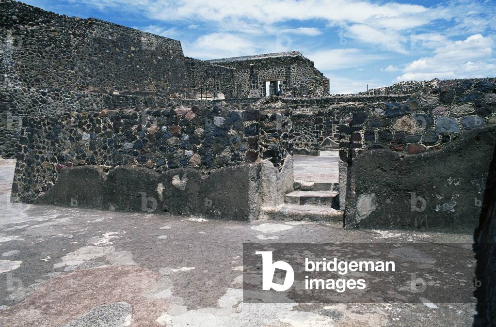 Patio of Palace of Jaguars, talud-tablero pyramidal structure ...