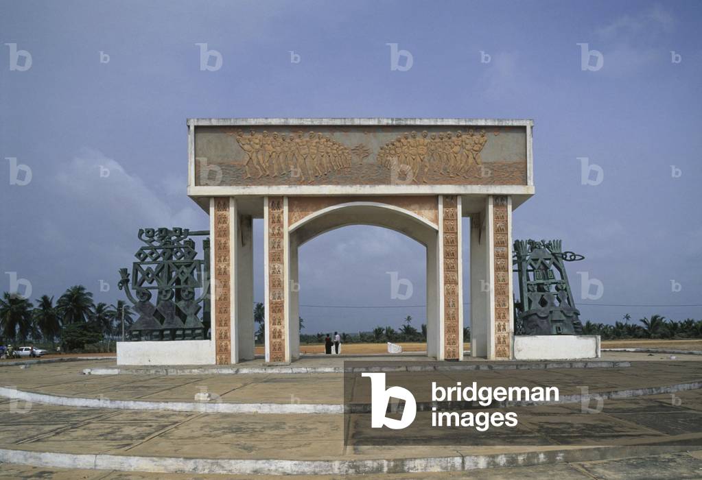 Image of Door of No Return, memorial arch, Ouidah, Route des Esclaves