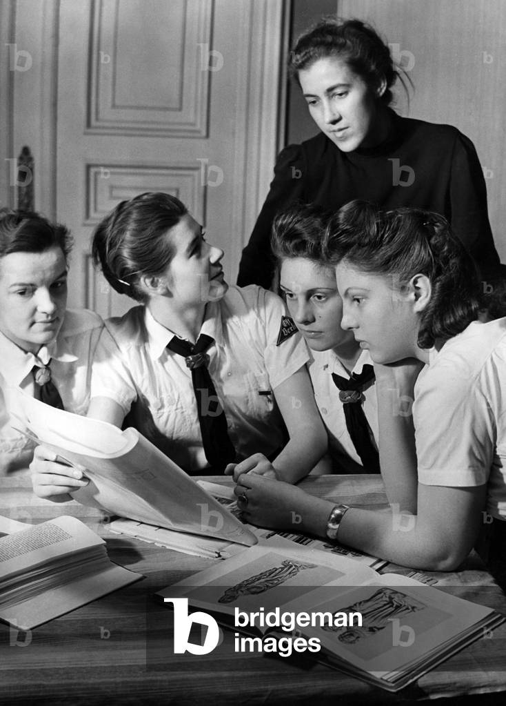 Image of Members of the BDM-Werk Glaube und Schoenheit (BDM-Work, Faith and