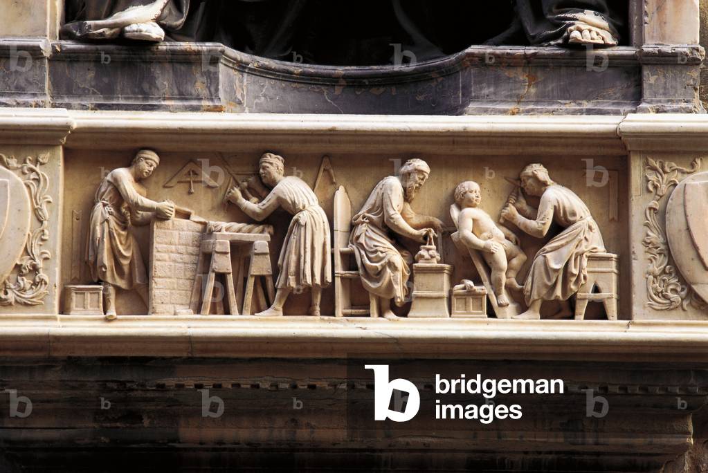 Image of Stonemasons at work, relief under the tabernacle of the Guild