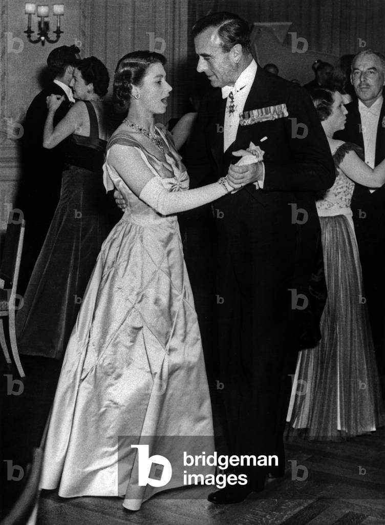 Count Lord Louis Mountbatten In The Company Of Queen Elizabeth March 19 ...