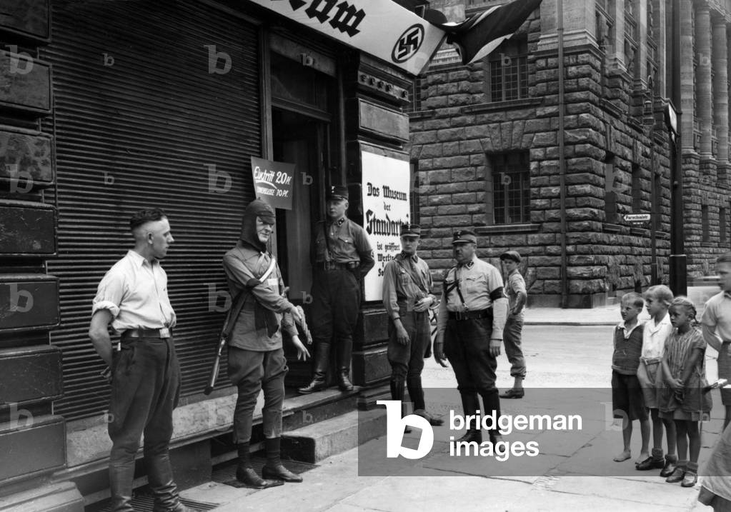 Image of The Revolutionsmuseum in Berlin, 1933 (b/w photo)