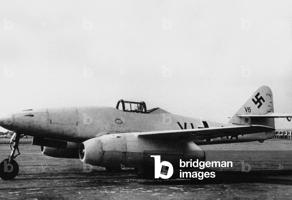Image of A Messerschmitt Me 262 (b/w photo)