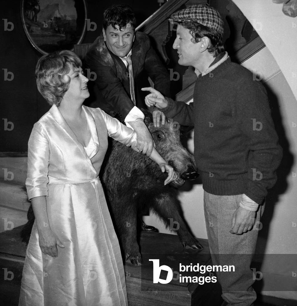 Image of Jacqueline Maillan, Pierre Mondy and Claude Rich on Set of