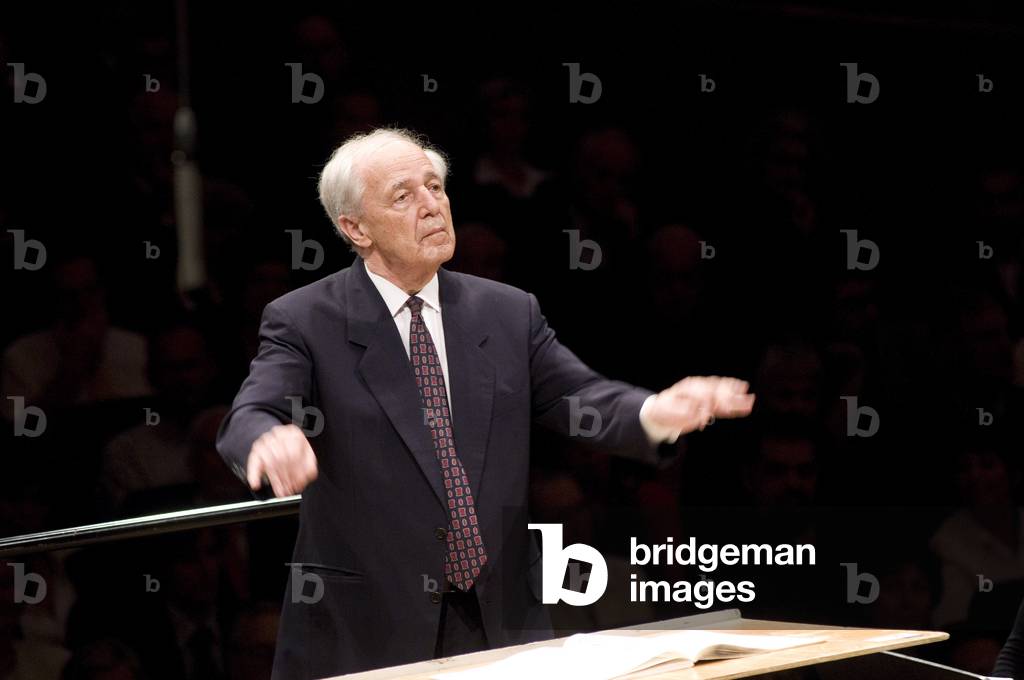 Image of Pierre Boulez conducting the Lucerne Festival Academy Orchestra