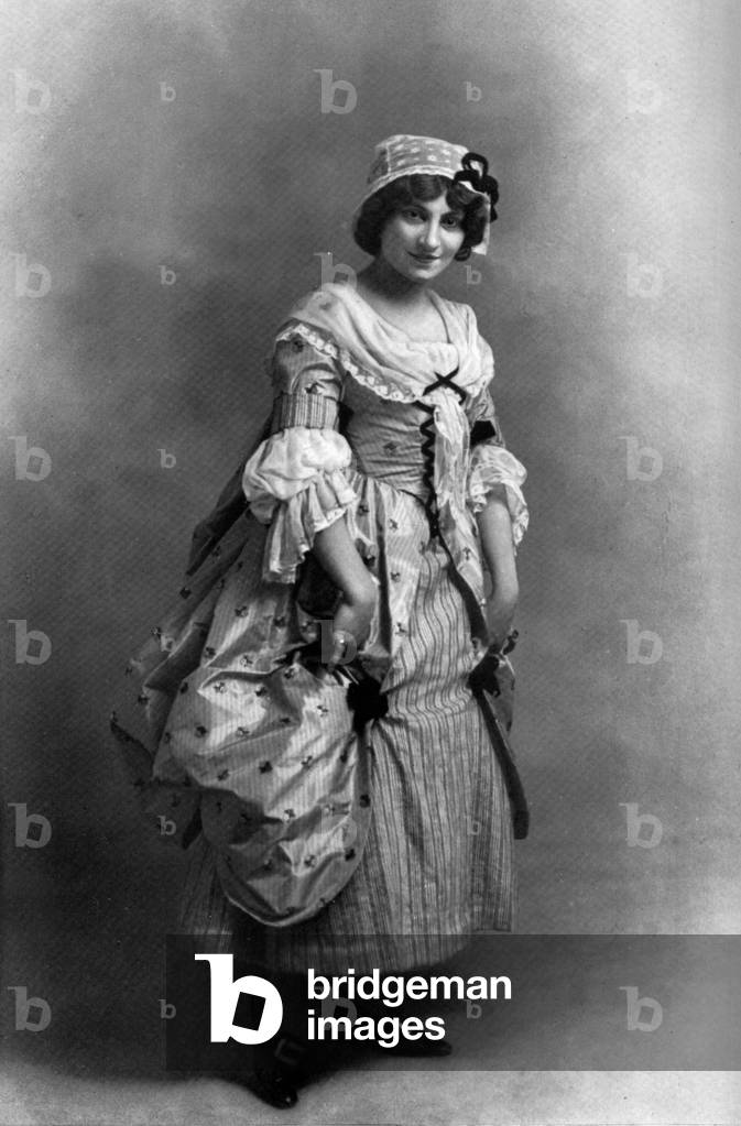 Image of Opera singer Melle Devries as Suzanne in opera comique "Madame