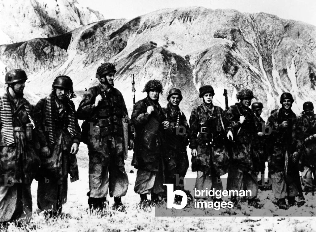 Image of German paratroopers assembled on the plateau of Gran Sasso in