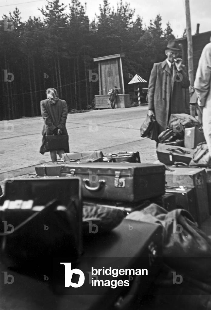 Image of People and luggage at Border Crossing, East-West Border ...