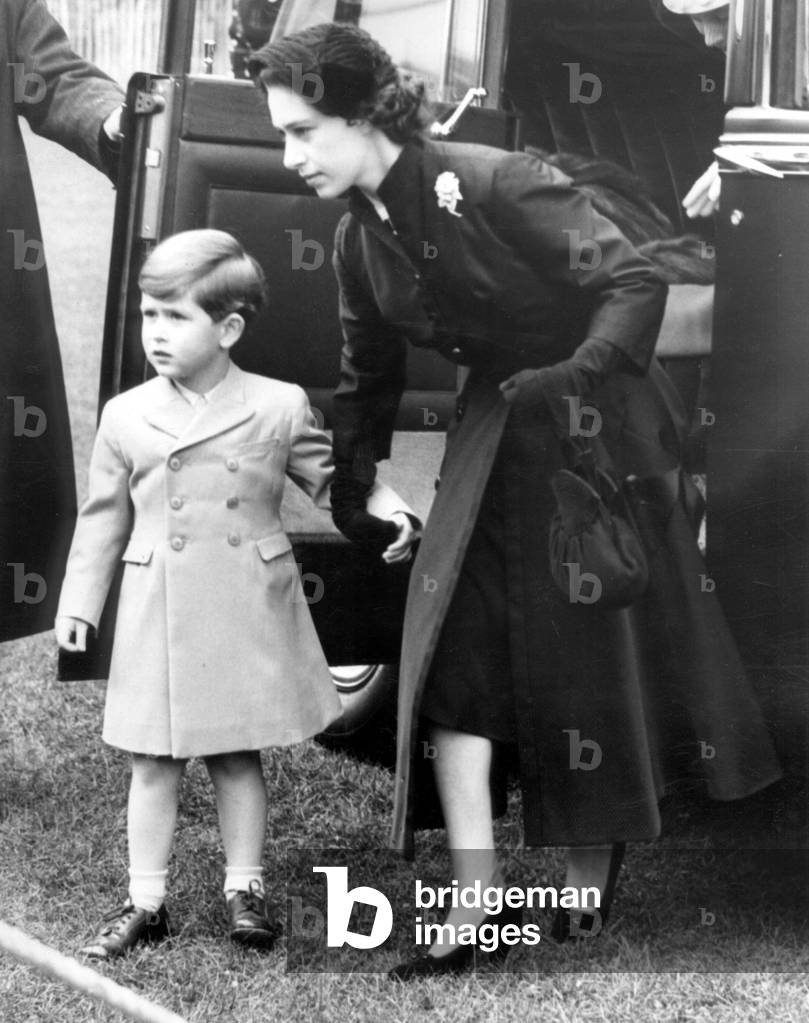 Image of Princess Margaret, Countess of Snowdon holds hands with her nephew