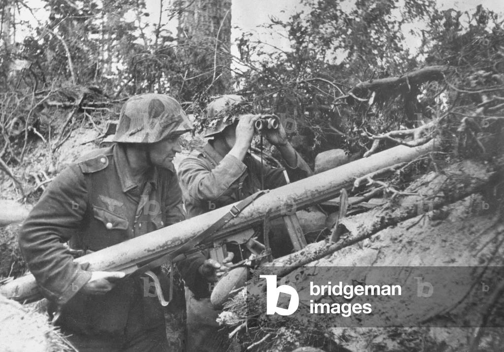 Image of German soldiers during fights in the northern sector of the